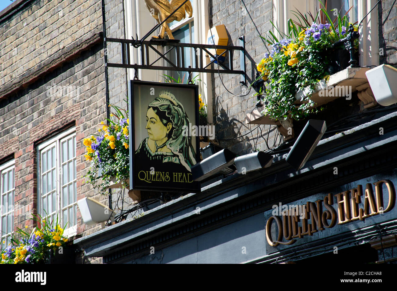 Queens Head Pub London High Resolution Stock Photography and Images - Alamy