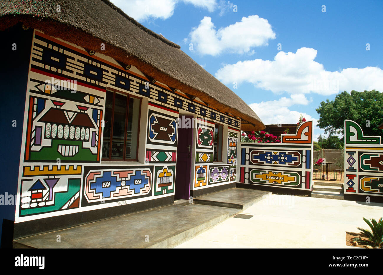 Ndebele house hi-res stock photography and images - Alamy