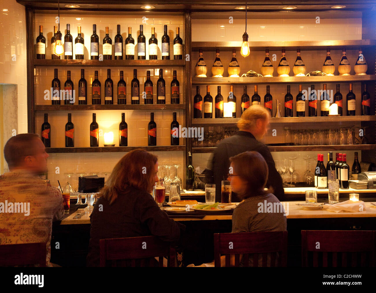 Crowded bar new york hi-res stock photography and images - Alamy