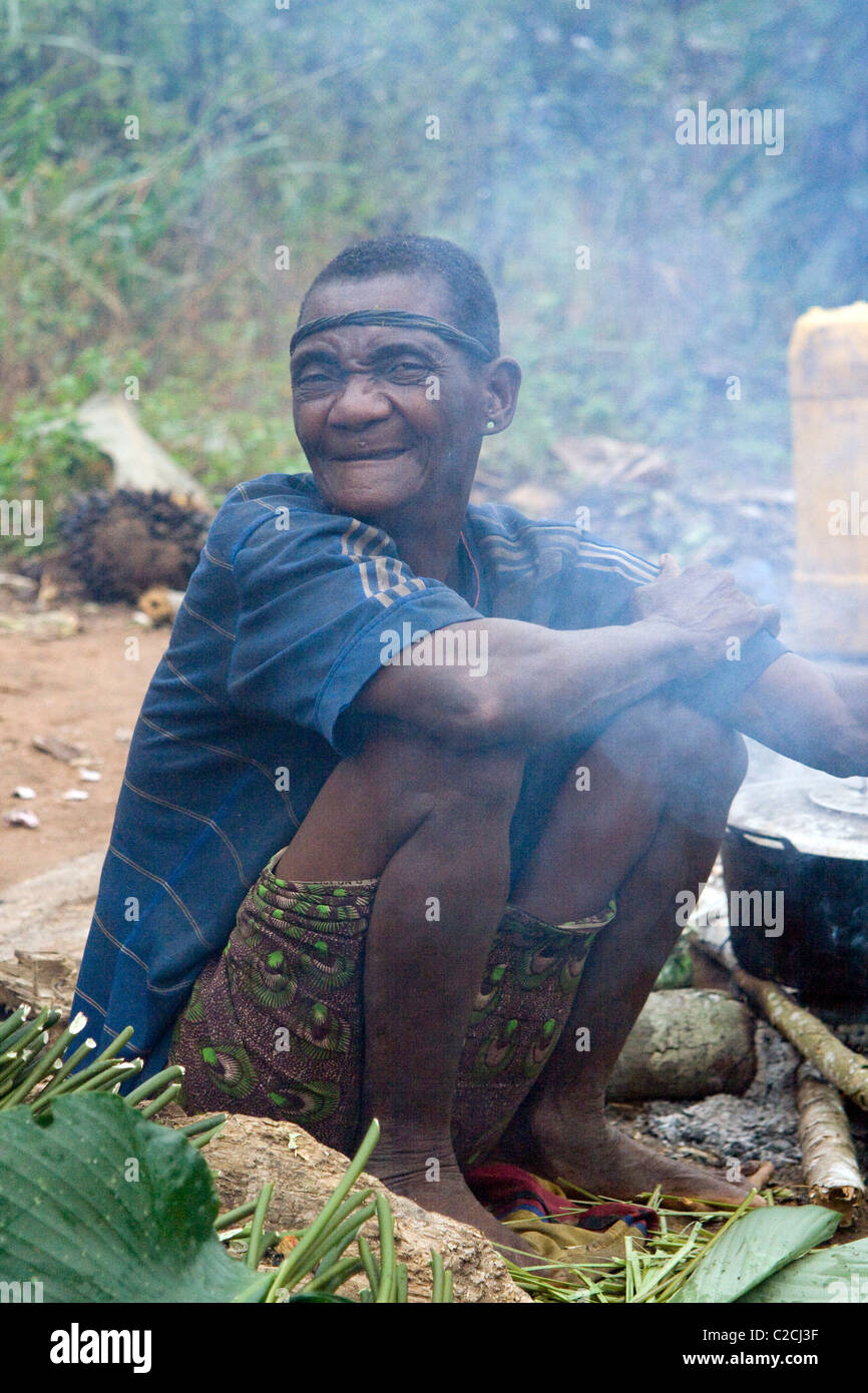 Pygmies in the forest,Republic of Congo Stock Photo - Alamy