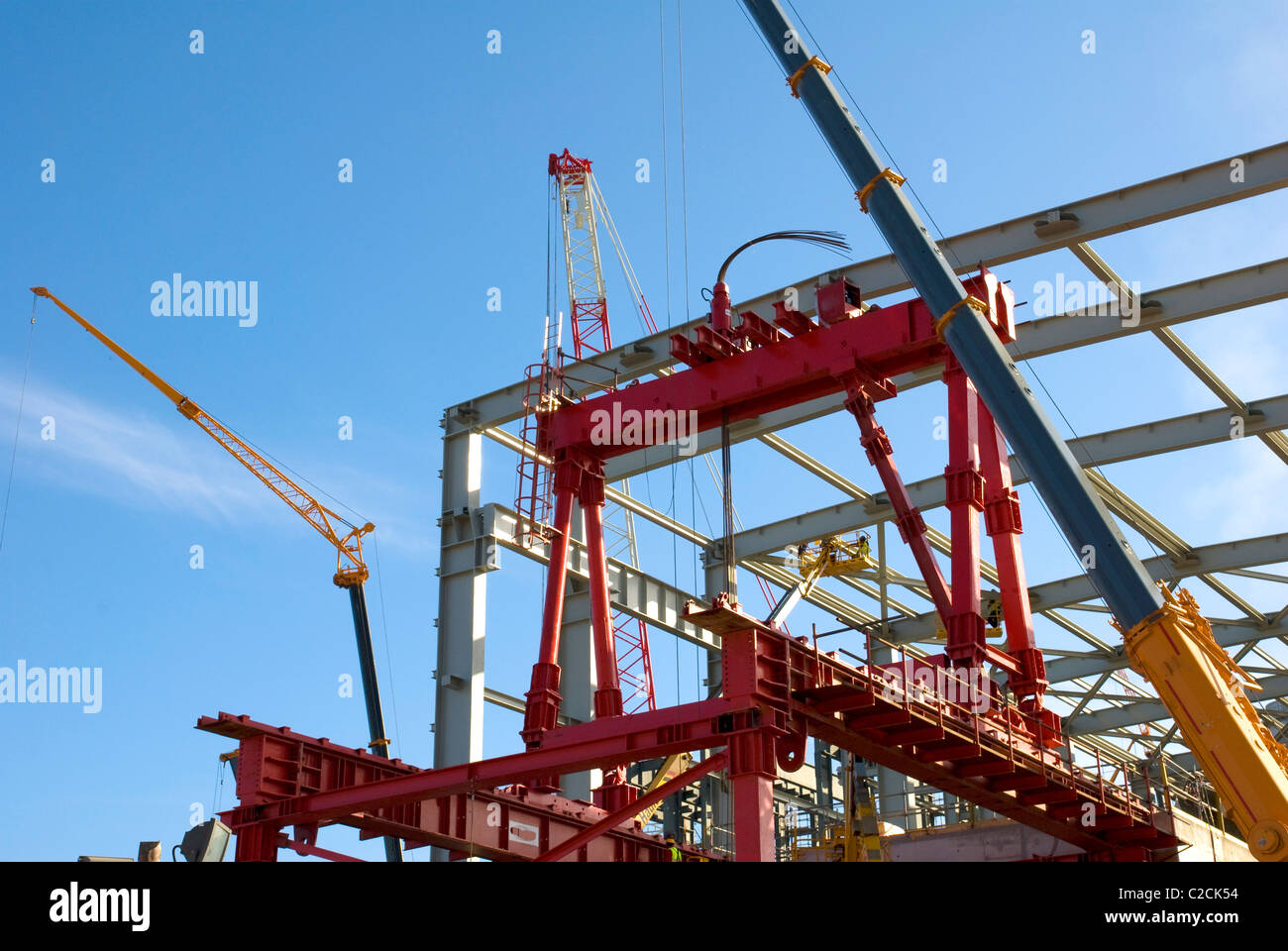 Madrid crane hi-res stock photography and images - Alamy