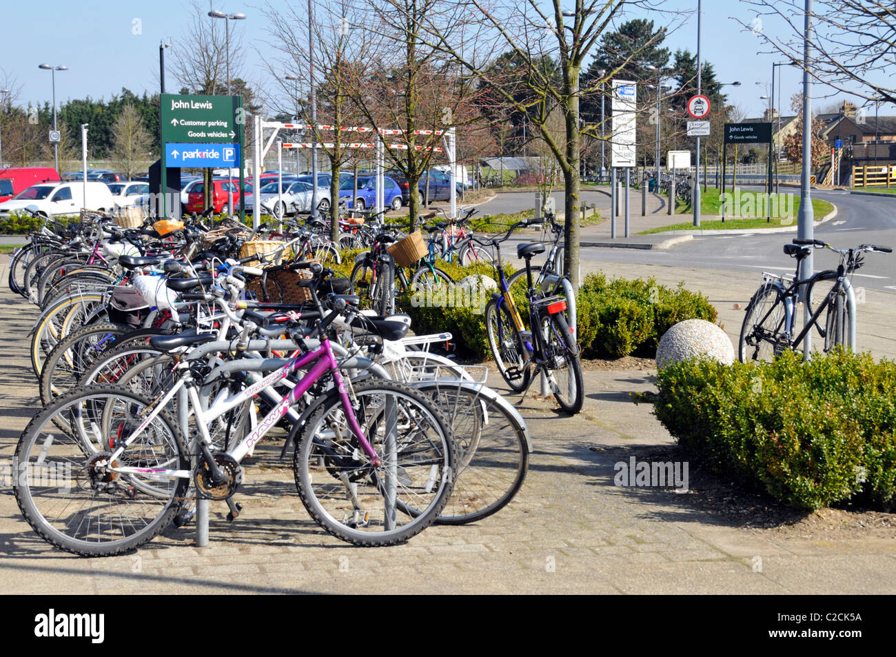 Bike facilities for cyclists at Cambridge Park and Ride cycle parking ...