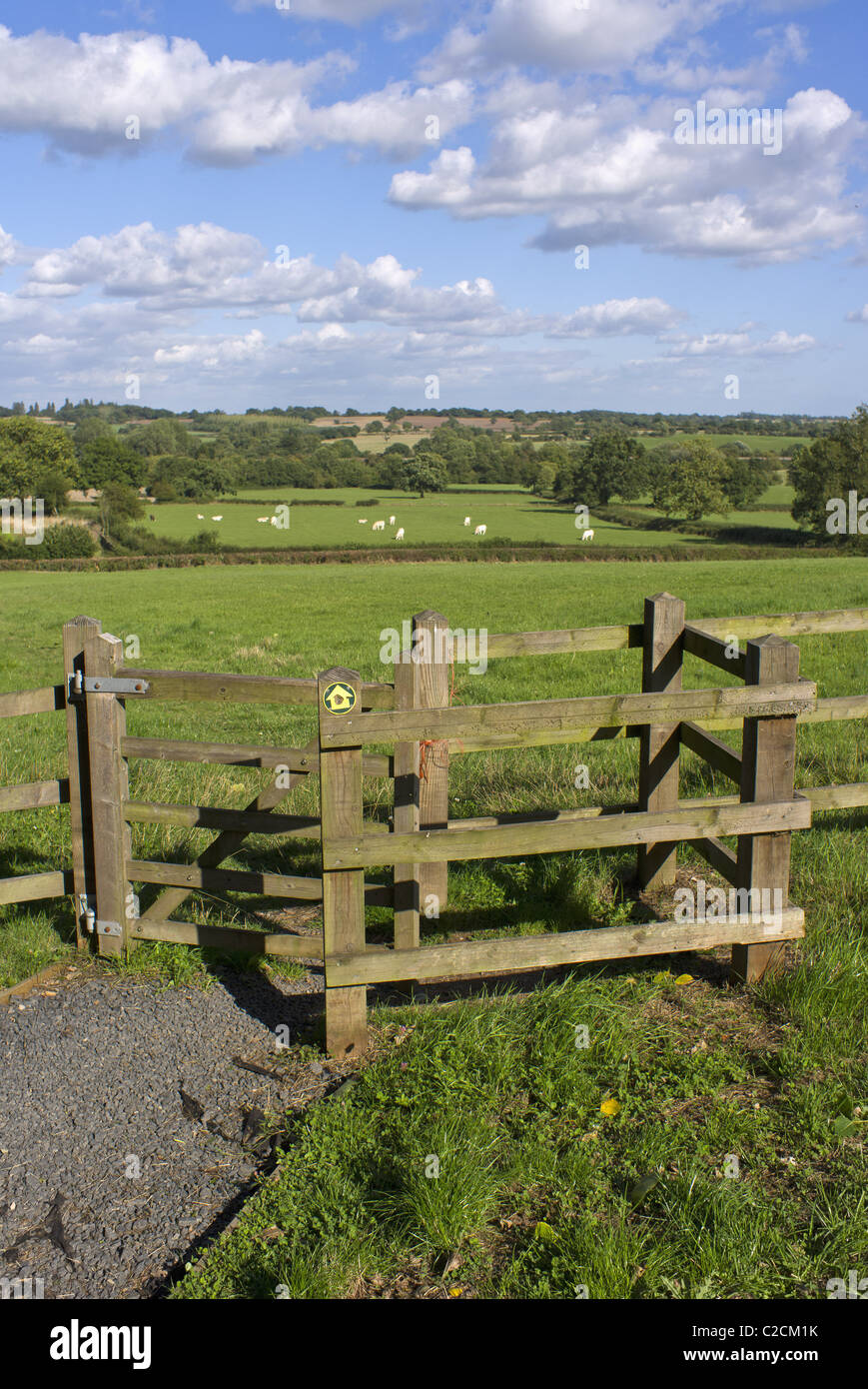 stile fence gate footpath path warwickshire millenium way heart of ...