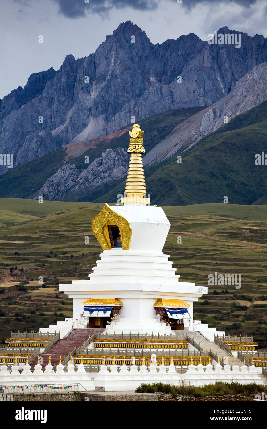 A white stupa, symbolic of Buddhism, Yunnan district China Stock Photo ...