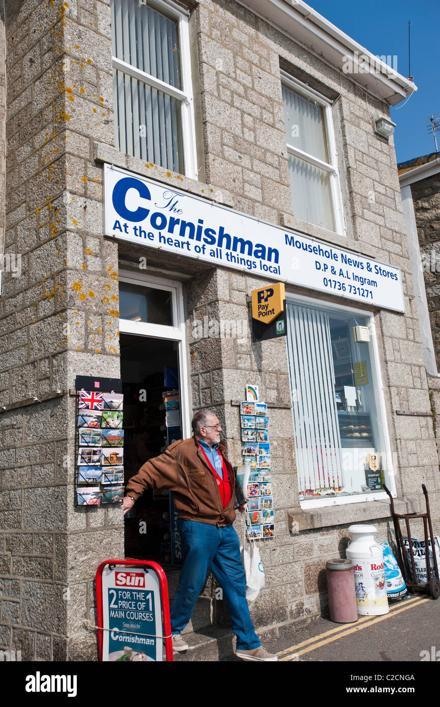 Village shop cornwall hi-res stock photography and images - Alamy