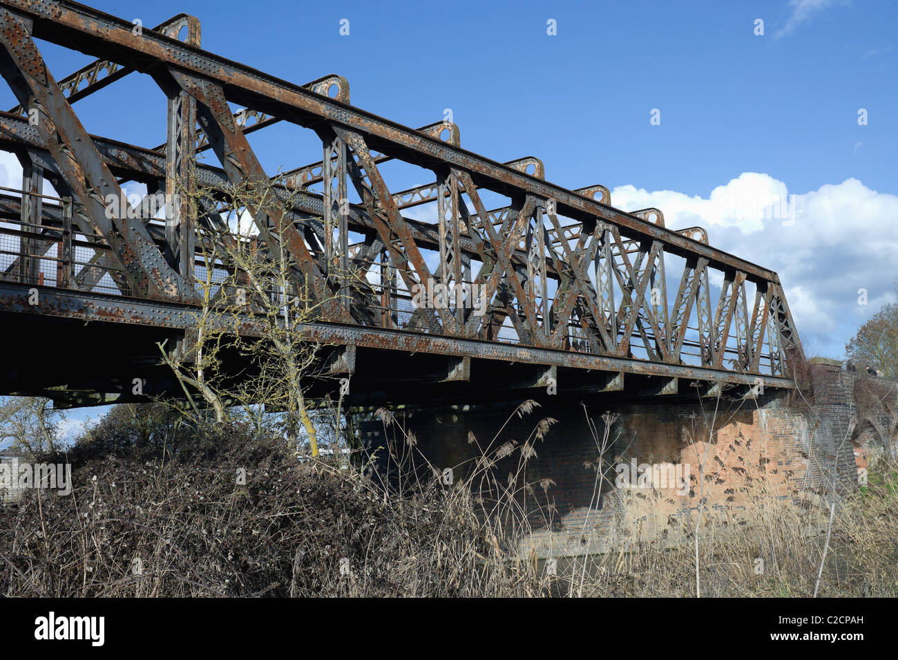 Old railway bridge river hi-res stock photography and images - Alamy