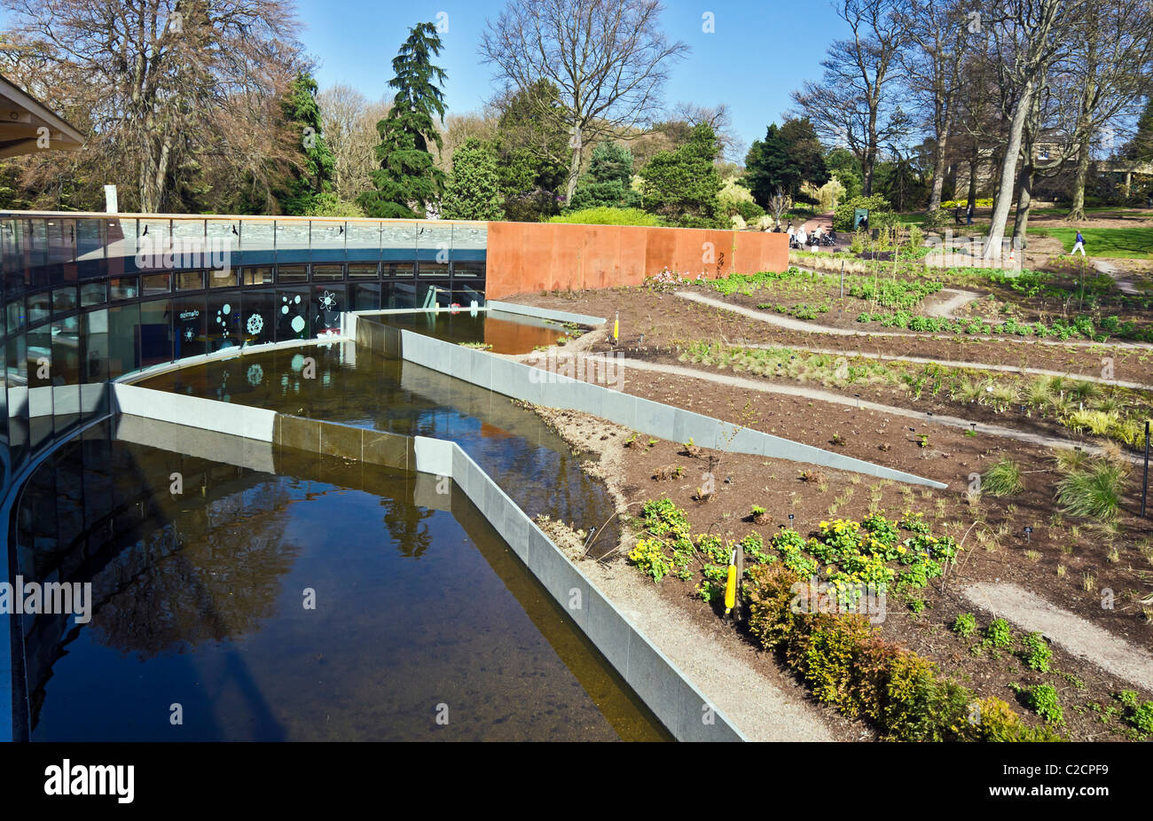 Water feature outside the Gateway Restaurant in The Royal Botanic ...