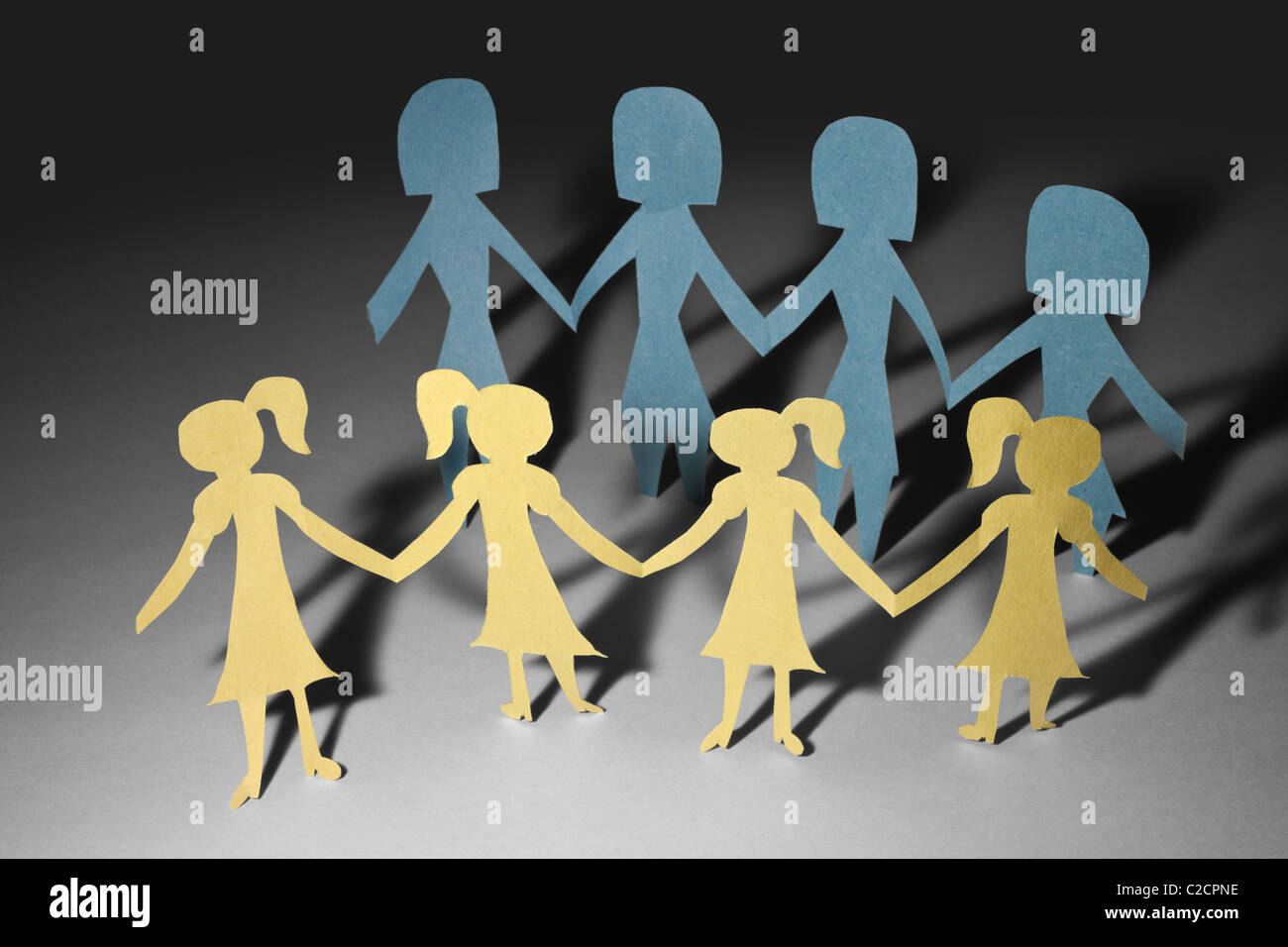 Paper Chain girls and mama, concept of Teamwork Stock Photo - Alamy