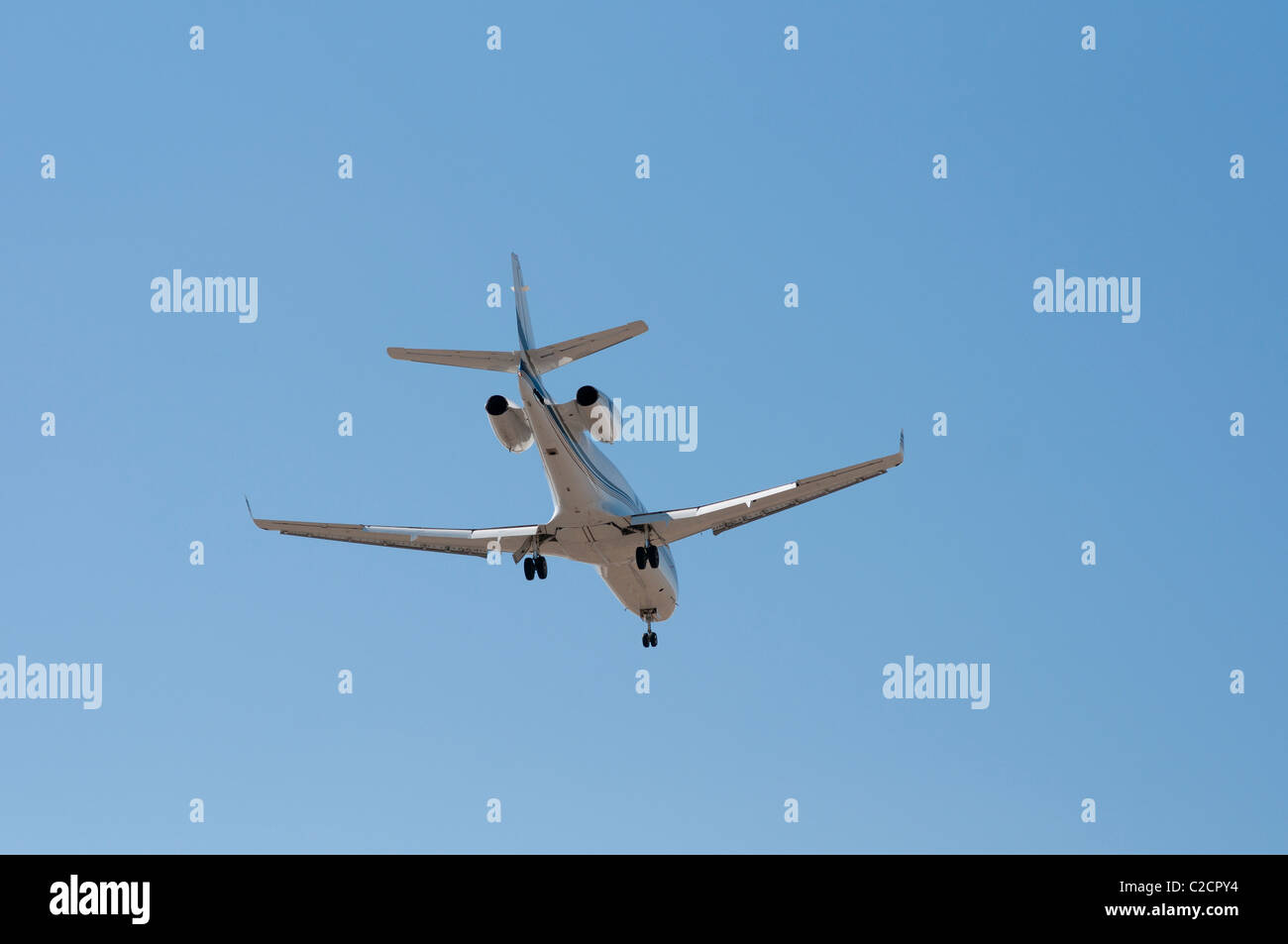 Passenger airliner approaching landing hi-res stock photography and ...