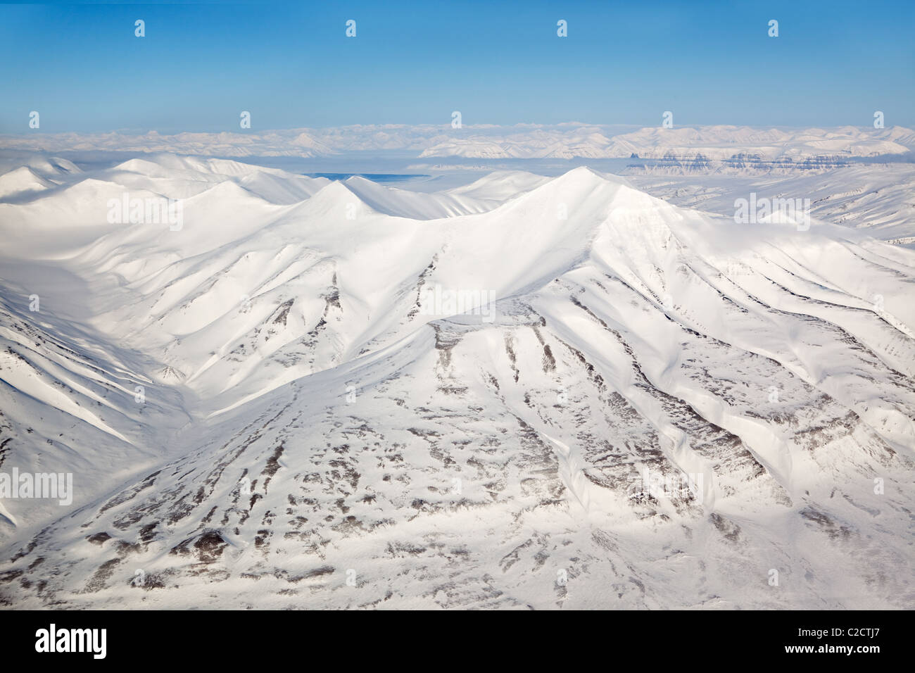 A snow covered mountain range in Svalbard Stock Photo - Alamy