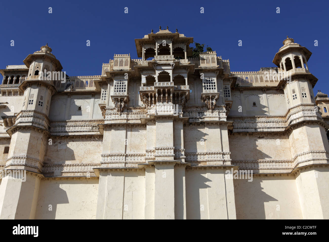Udaipur city palace complex hi-res stock photography and images - Alamy