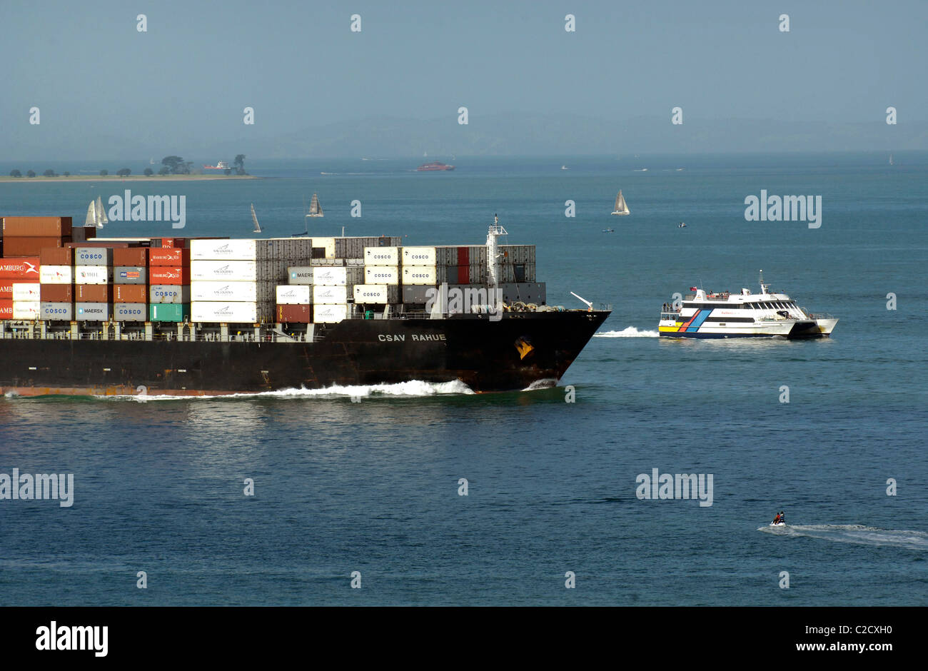 The 41,500 DWT Container cargo ship CSAV Rahue enters Auckland's ...