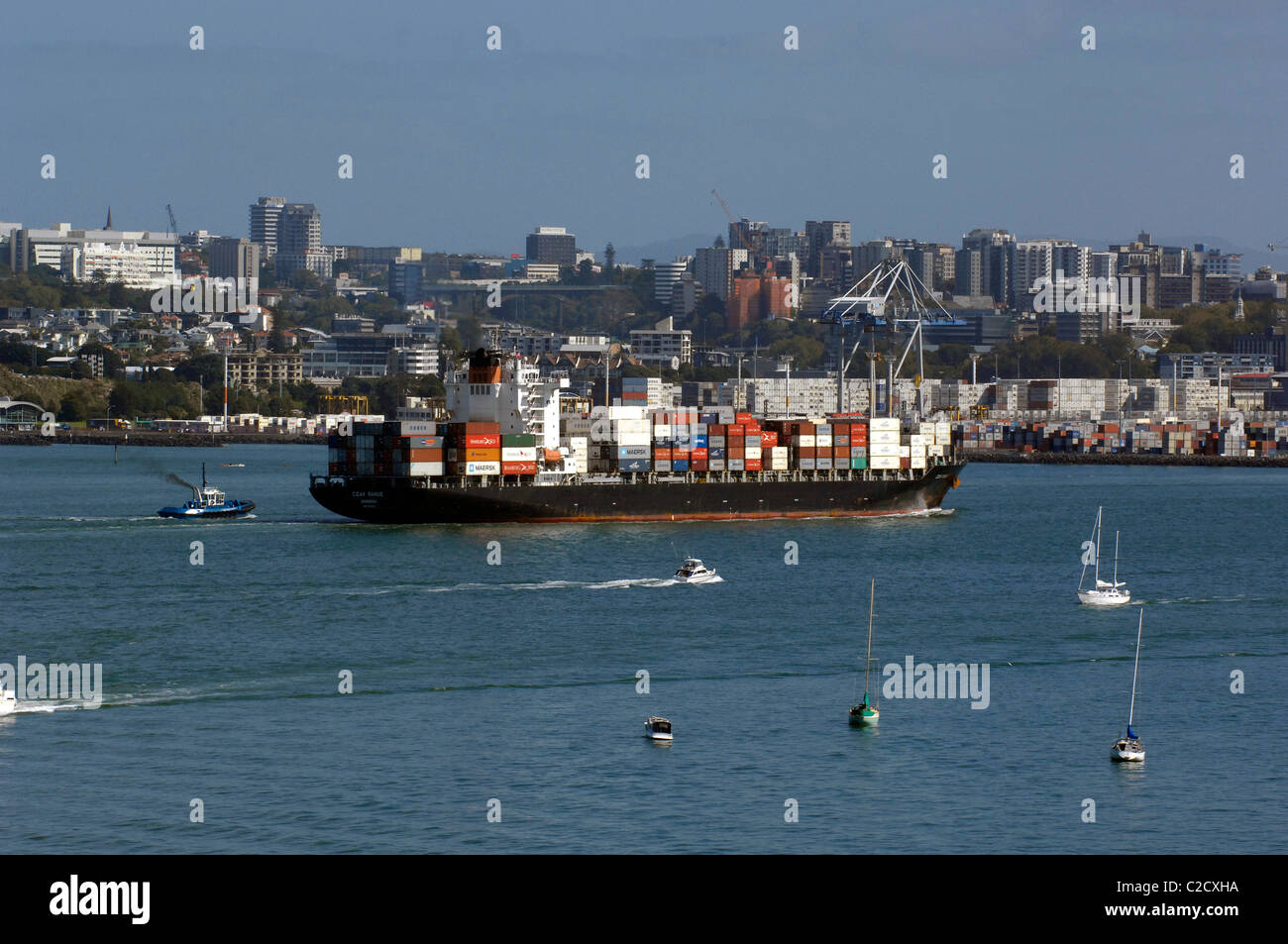 The 41,500 DWT Container cargo ship CSAV Rahue enters Auckland's ...