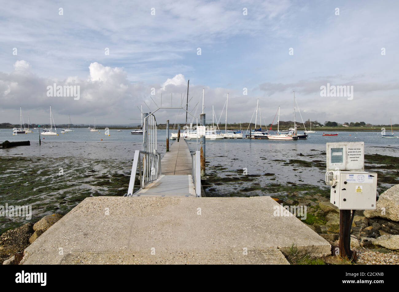 Itchenor mooring pontoon chichester harbour hi-res stock photography ...