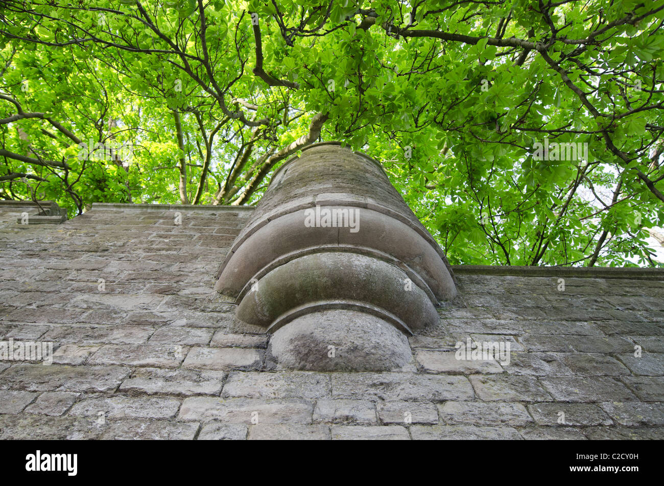 Castle wall detail hi-res stock photography and images - Alamy
