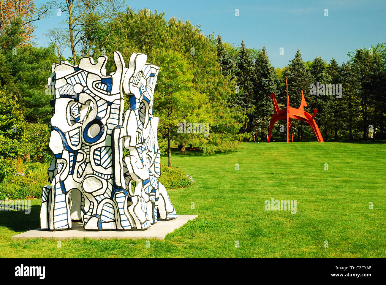 Jean DuBuffet's Kiosque L'evide in front of Alexander Calder's Hats Off ...
