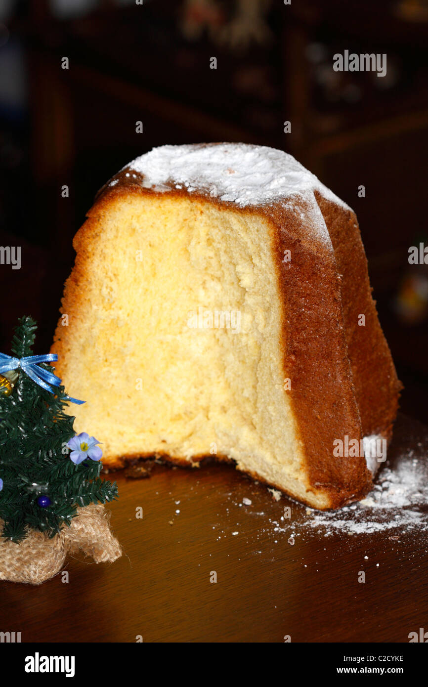 Italy pandoro christmas hi-res stock photography and images - Alamy