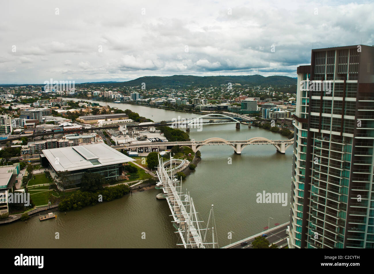 Go between bridge hi-res stock photography and images - Alamy