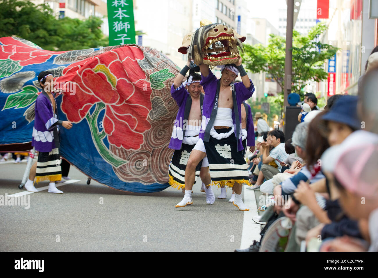 Hyakuman-goku Parade at Kanazawa, Japan's June Hyakumangoku Matsuri ...