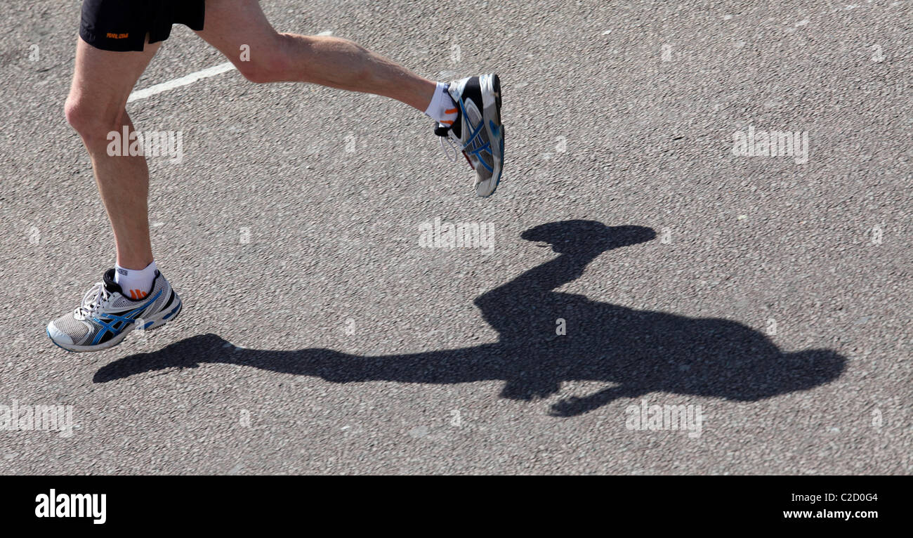 Brighton seafront runner hi-res stock photography and images - Alamy