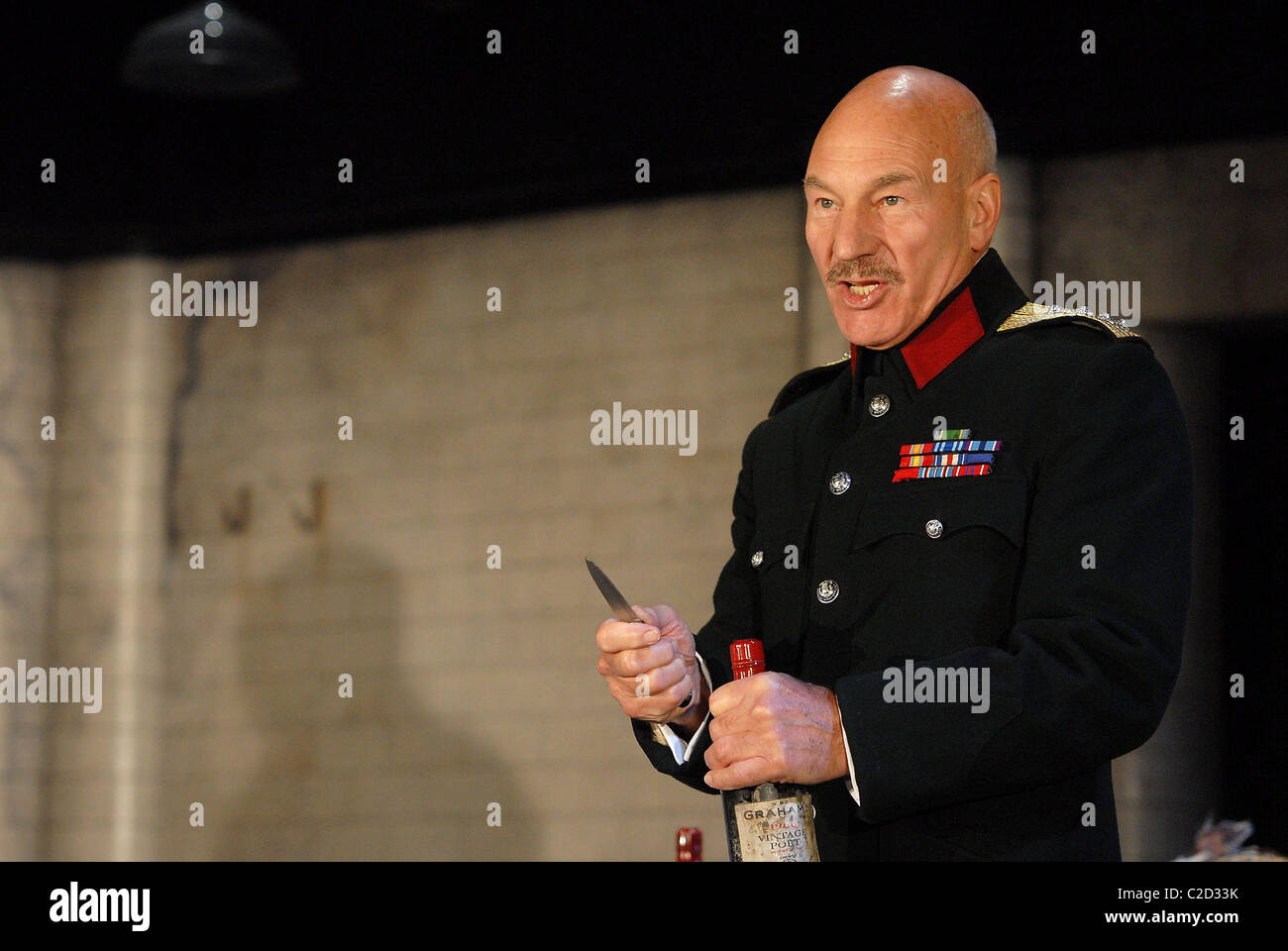Patrick stewart macbeth hi-res stock photography and images - Alamy