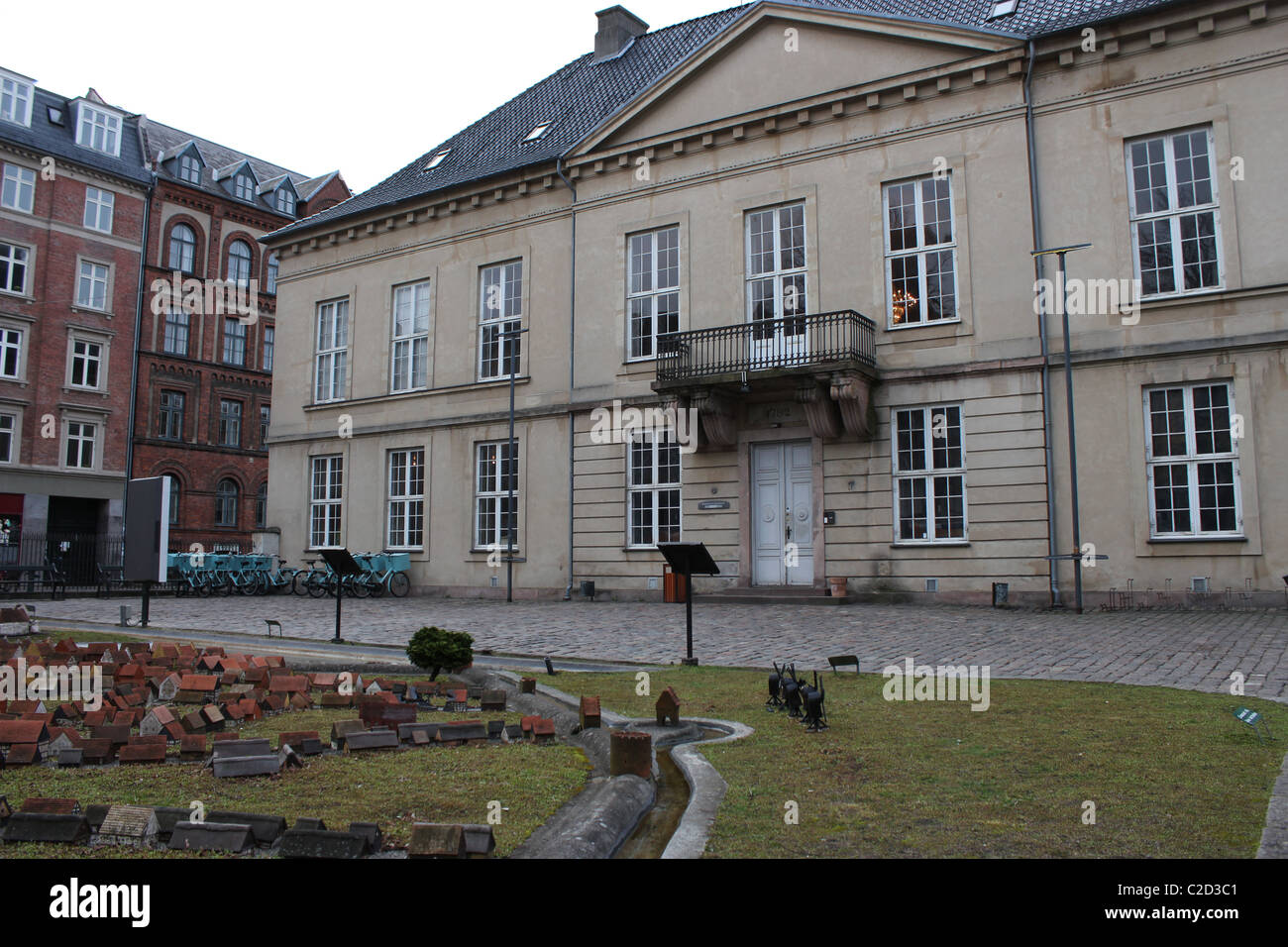 Main entrance museum houses hi-res stock photography and images - Alamy
