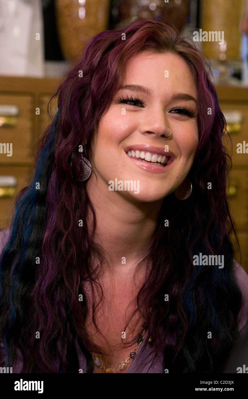 Joss Stone Ode to Rock and Roll grand opening of the new Kiehl's store ...