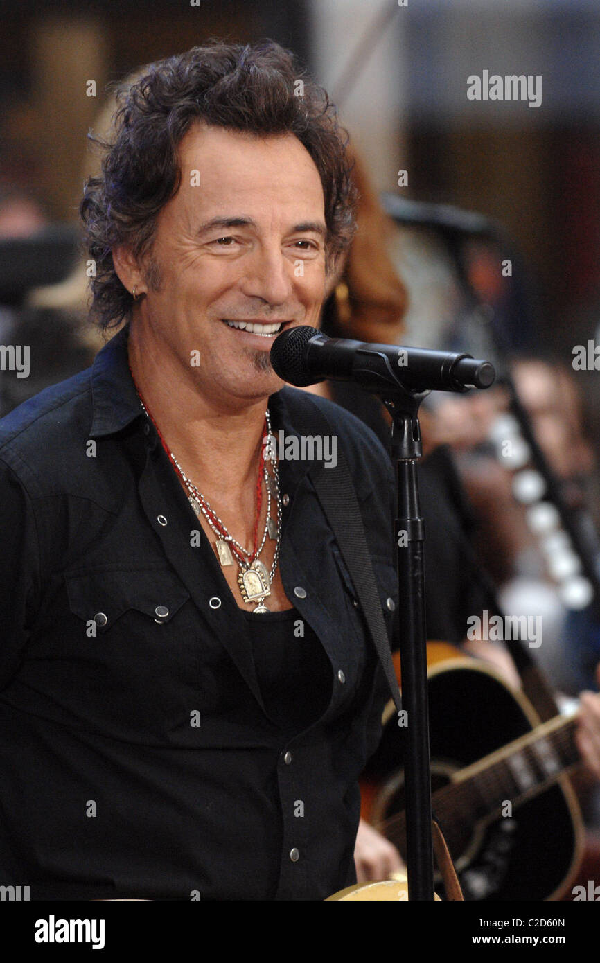 Bruce Springsteen Bruce Springsteen and the E Street Band performing on ...