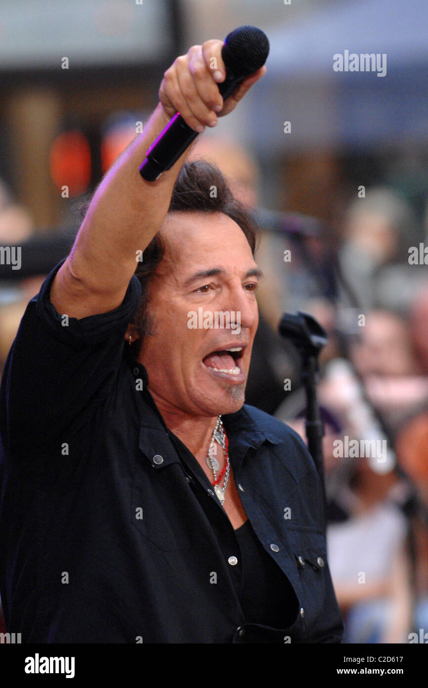Bruce Springsteen Bruce Springsteen and the E Street Band performing on ...