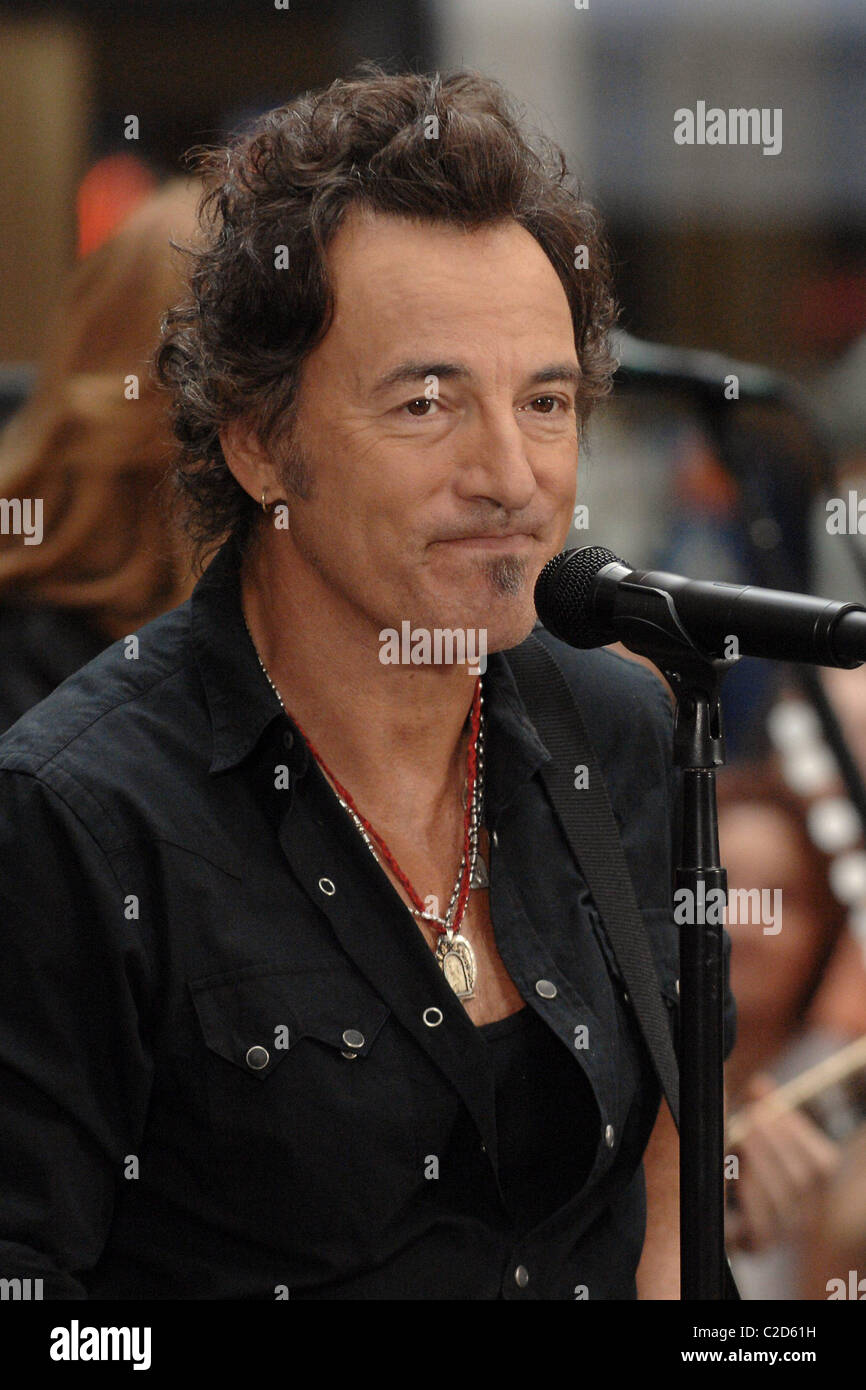 Bruce Springsteen Bruce Springsteen and the E Street Band performing on ...