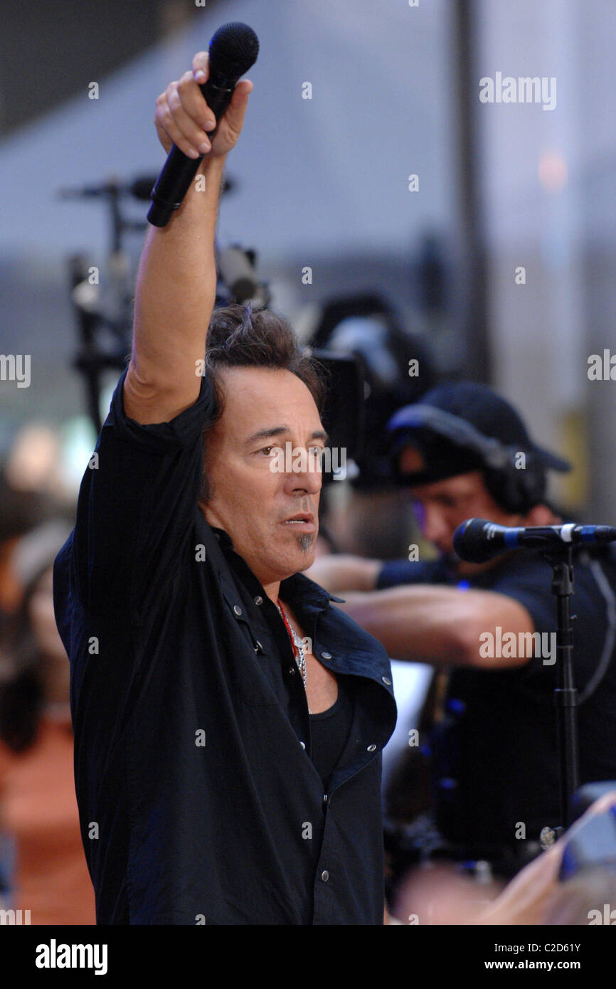Bruce Springsteen Bruce Springsteen and the E Street Band performing on ...