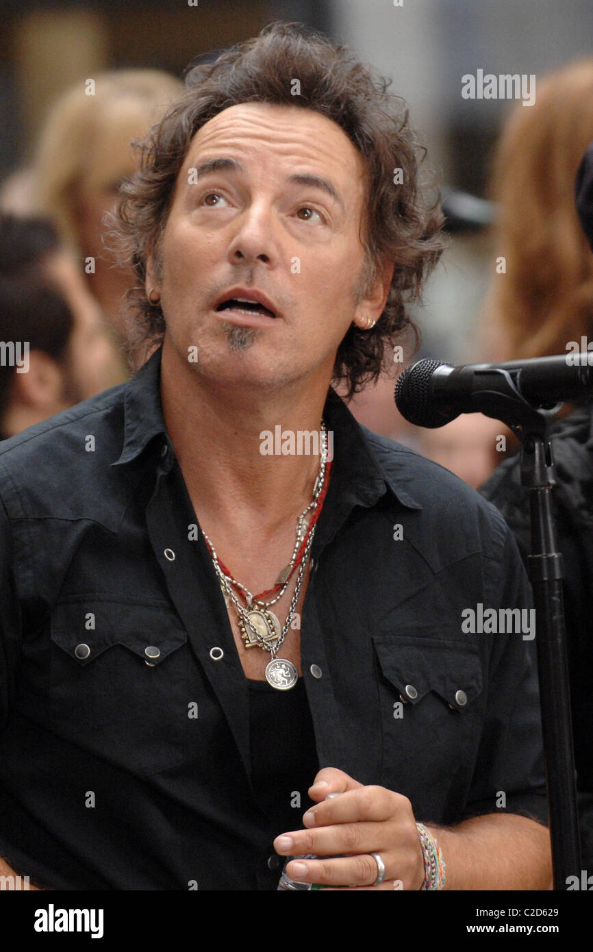 Bruce Springsteen Bruce Springsteen and the E Street Band performing on ...