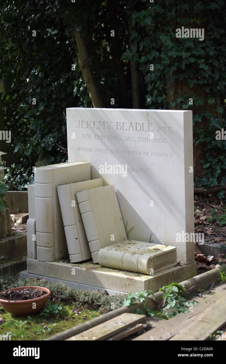 grave of jeremy beadle Stock Photo - Alamy