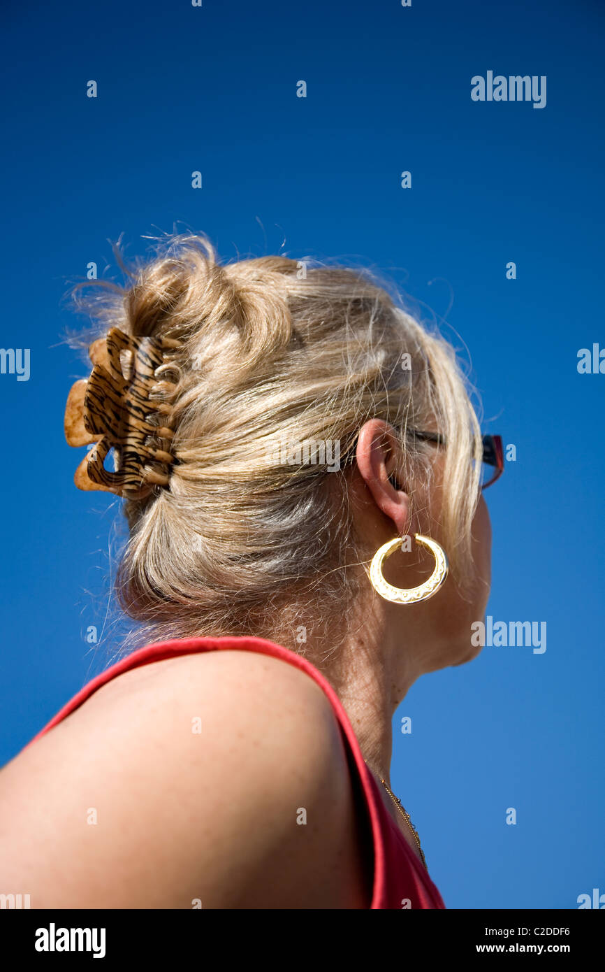 Back of mature womans head hi-res stock photography and images - Alamy