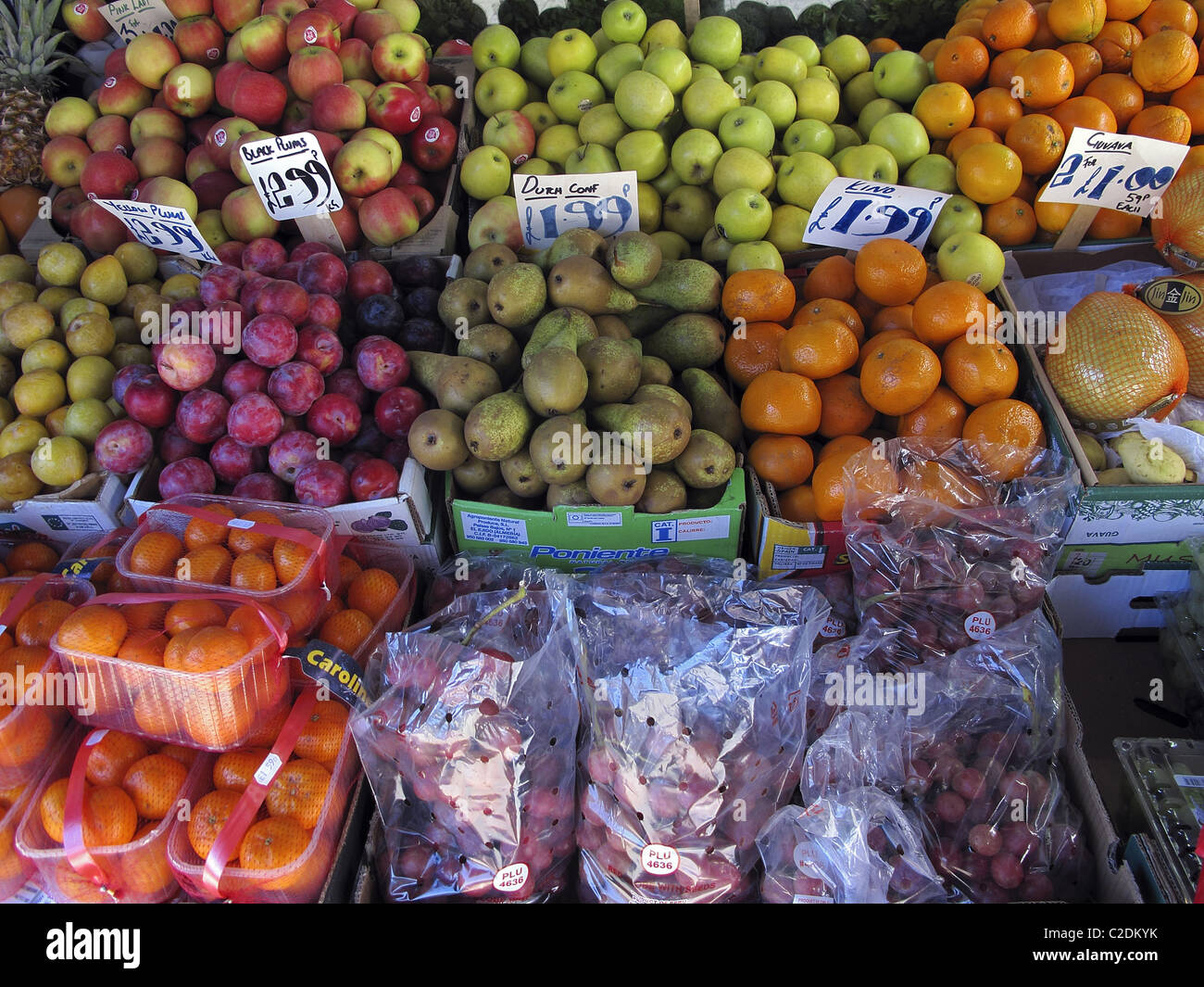 Food stall fruit hi-res stock photography and images - Alamy