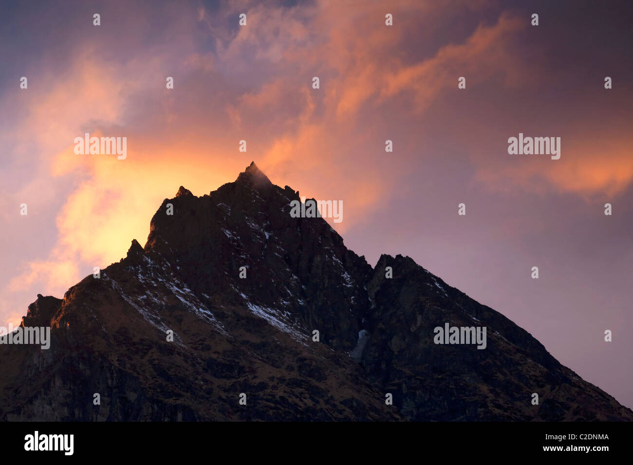 Sunset over everest mountain hi-res stock photography and images - Alamy