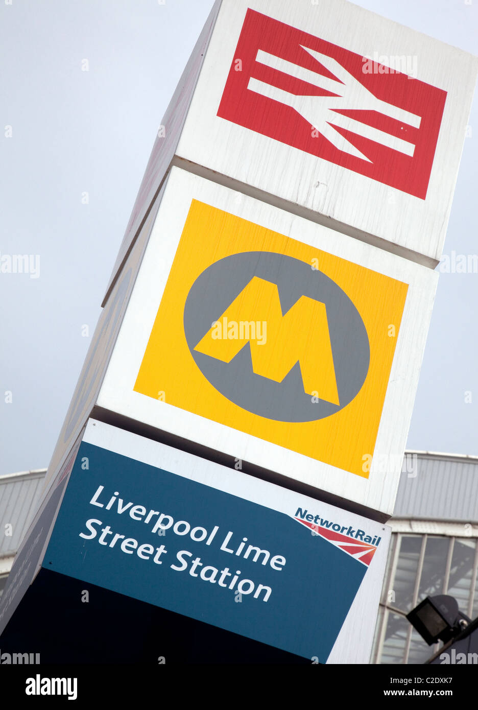 Liverpool street station sign hi-res stock photography and images - Alamy