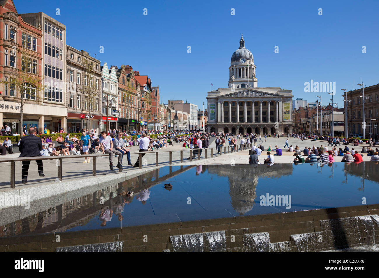 The council house and Old market square fountain Nottingham ...