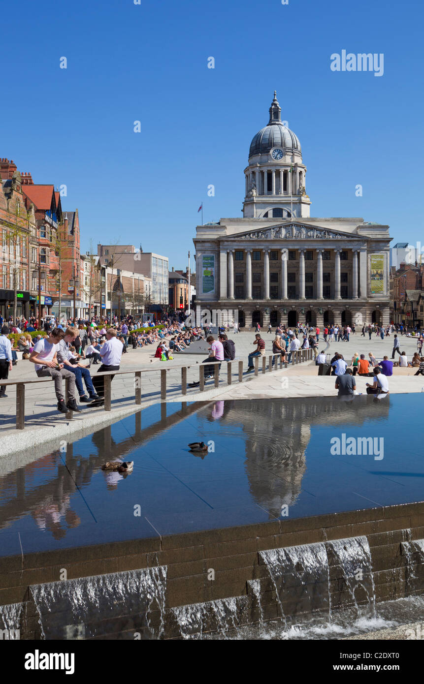 The council house and Old market square fountain Nottingham ...