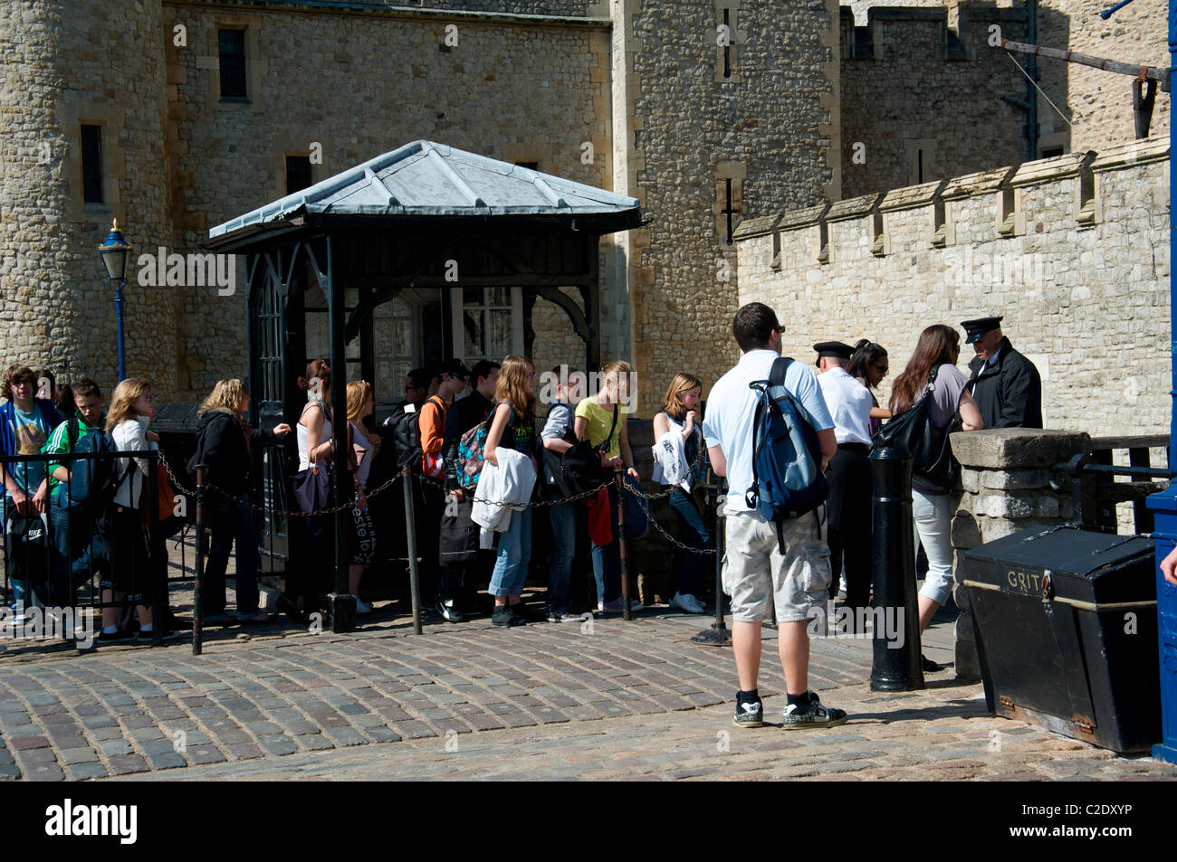 Tourists queuing to enter the Tower of London, England, UK Stock Photo ...