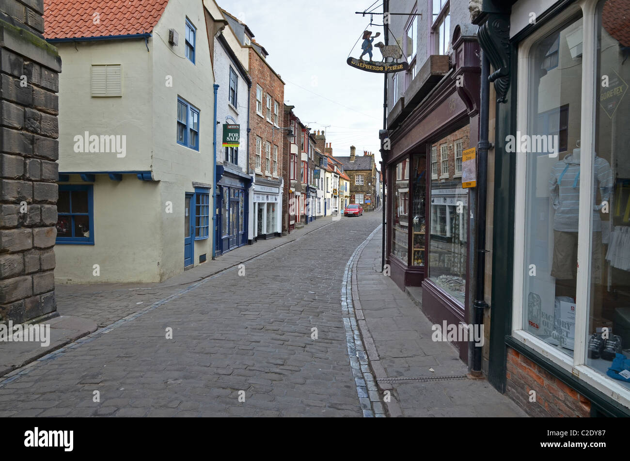 Whitby cobbled street hi-res stock photography and images - Alamy