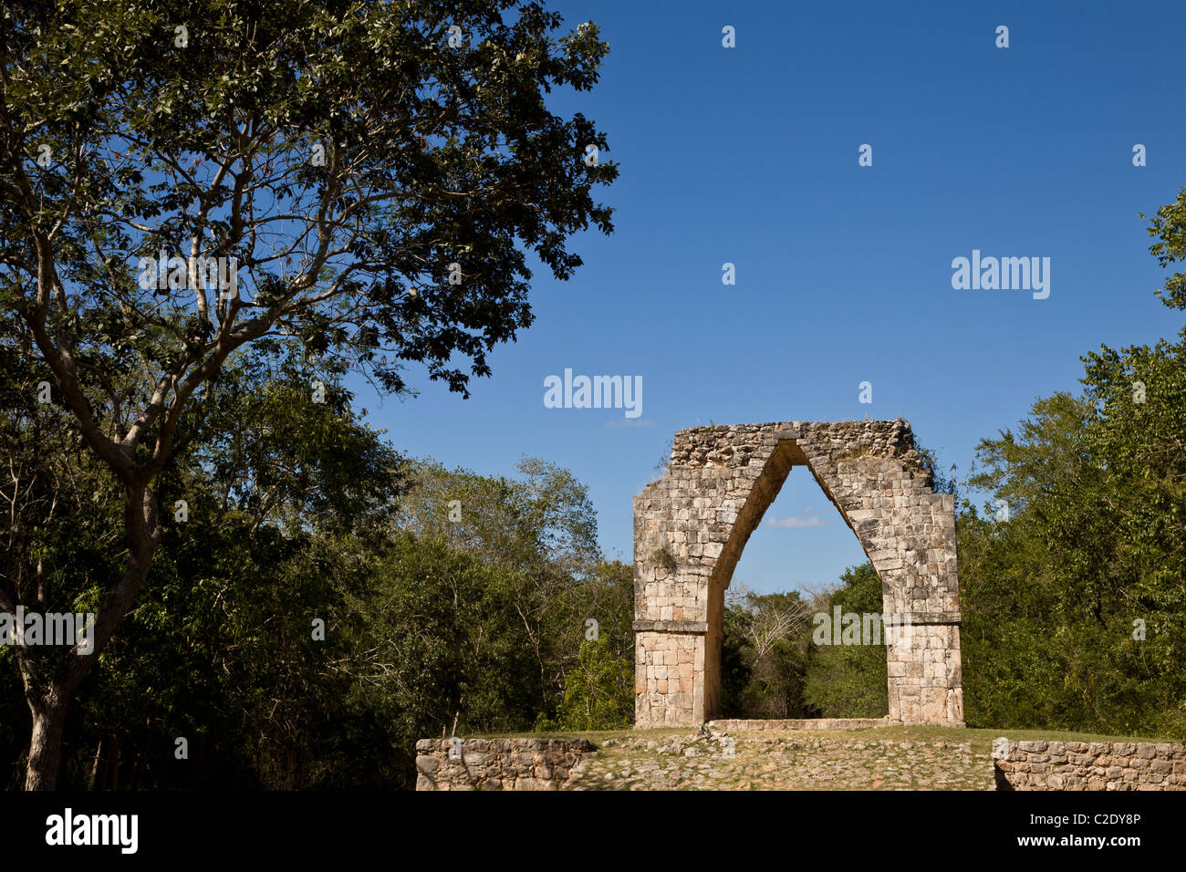 Maya kabah arch hi-res stock photography and images - Alamy