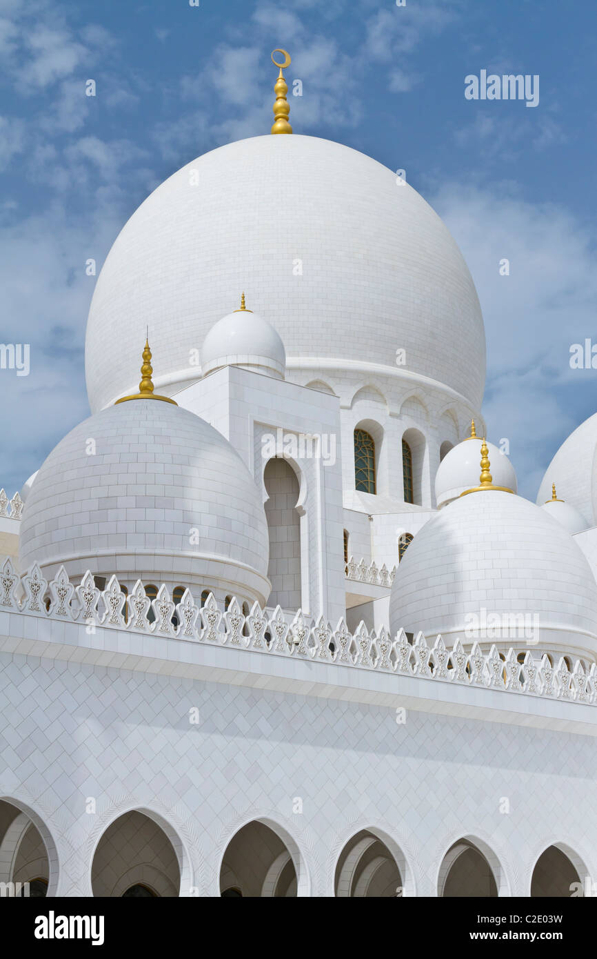 Exterior domes at the Sheikh Zayed Mosque in Abu Dhabi, UAE Stock Photo ...