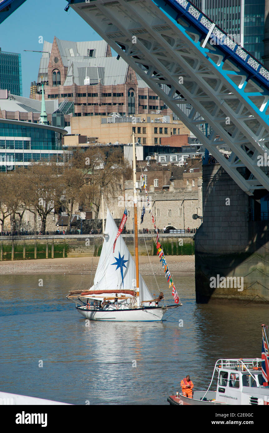 Tower bridge open boat hi-res stock photography and images - Alamy