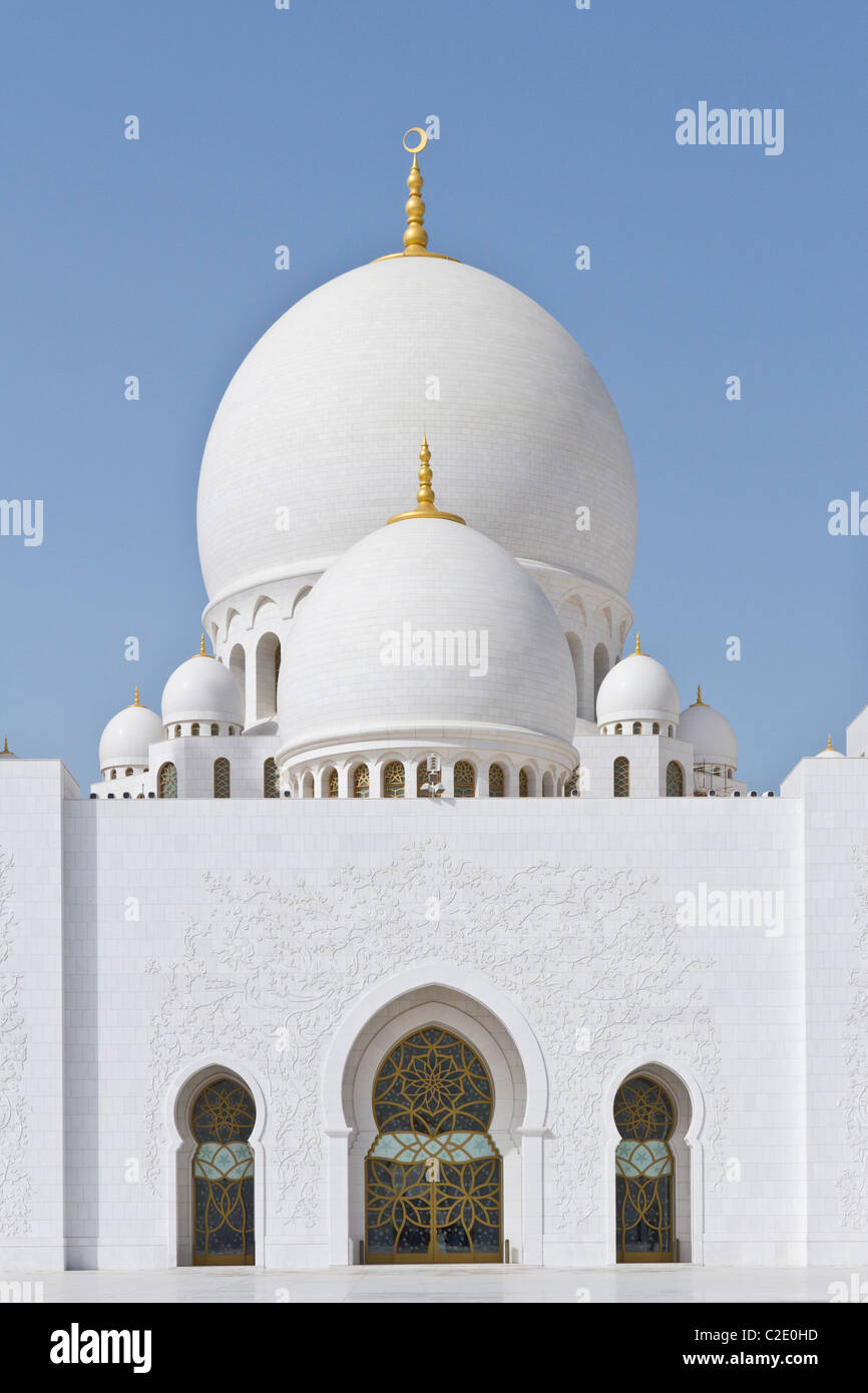 Grand sheikh zayed mosque door hi-res stock photography and images - Alamy
