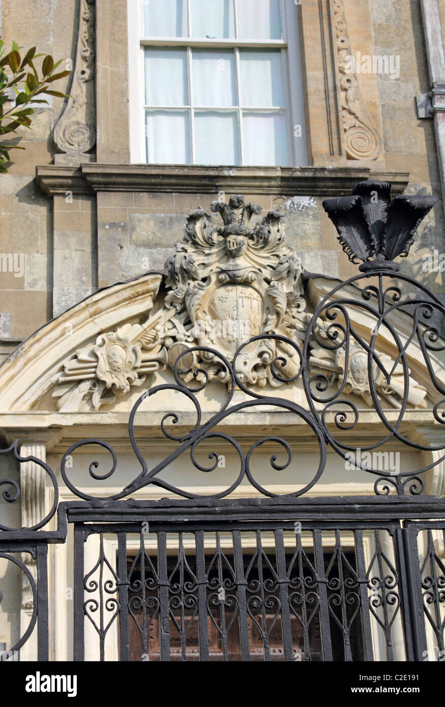 Pediment ornate hi-res stock photography and images - Alamy