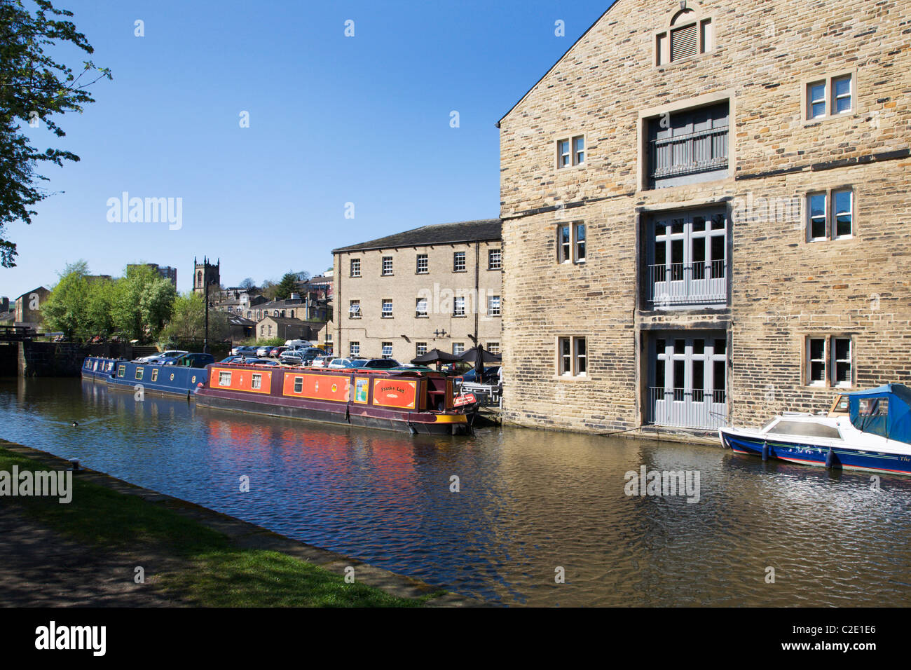 Canal wharf sowerby bridge west hi-res stock photography and images - Alamy