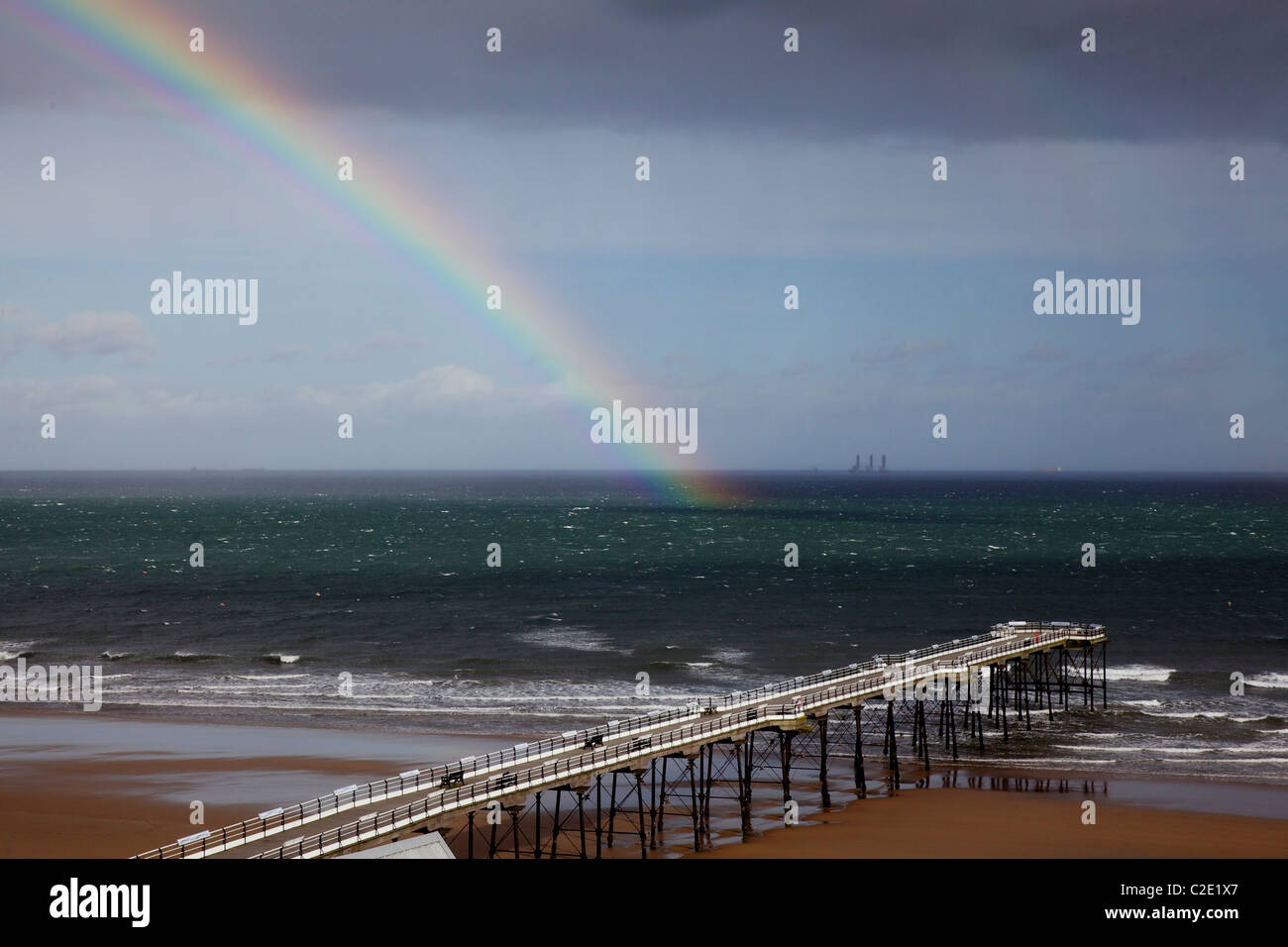 Pot of gold rainbow hi-res stock photography and images - Alamy