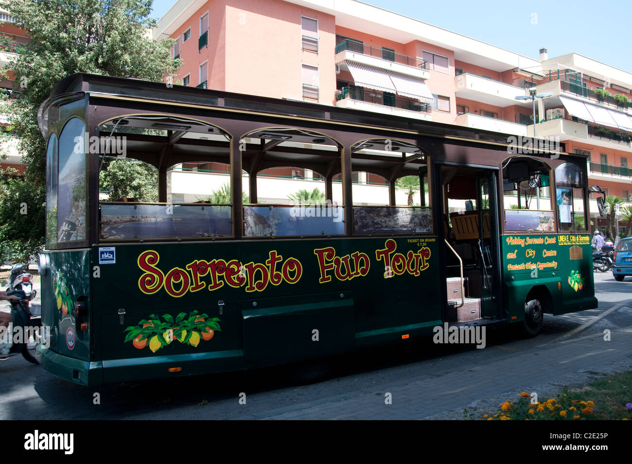 Sorrento to amalfi bus hi-res stock photography and images - Alamy