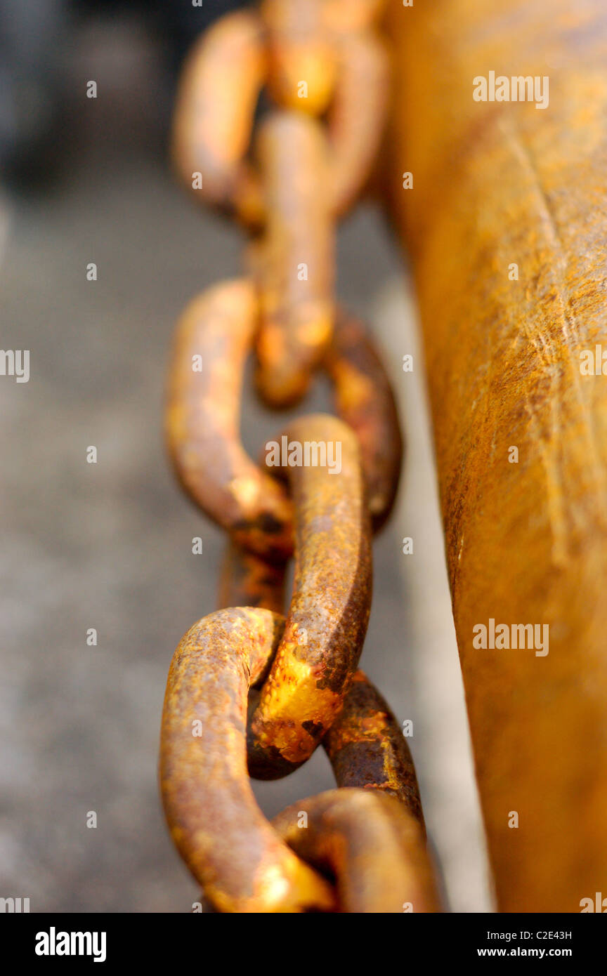 rusted chain (© Alan Davidson Stock Photo - Alamy